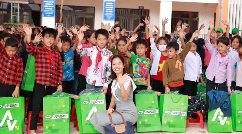 Nestlé MILO tặng máy tính cho các trường tiểu học vùng cao